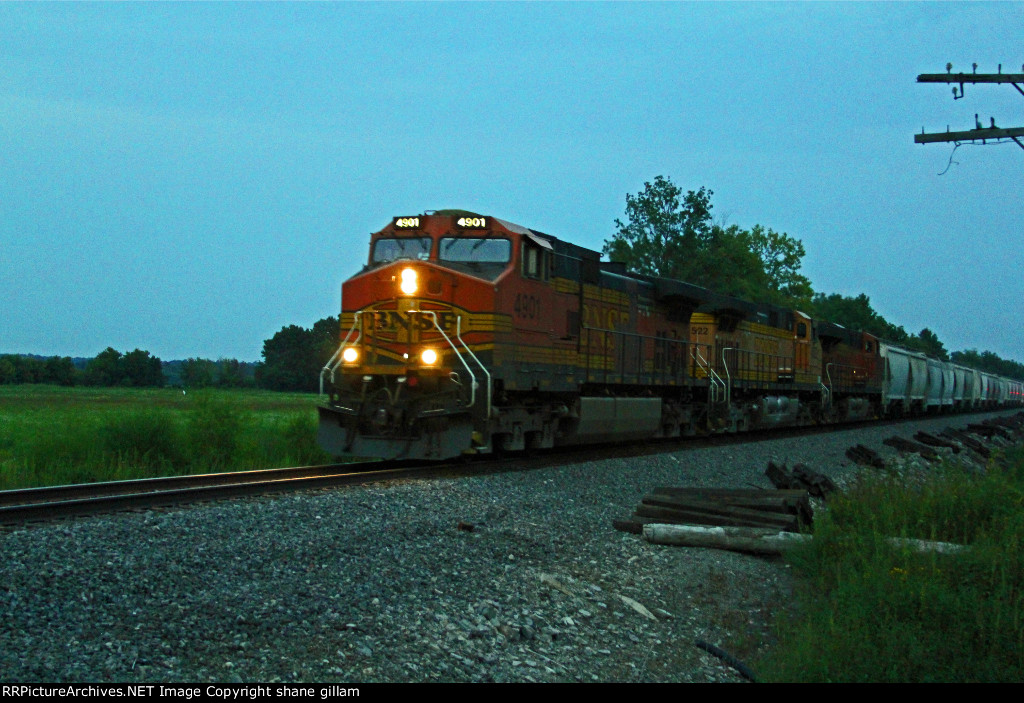 BNSF 4901 Leads the TULGAL NB up the K line.